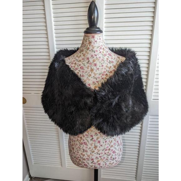 Sissily designs | Accessories | Sissily Designs Faux Fur Wrap | Poshmark